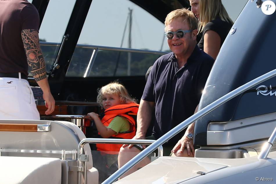 Elton John, David Furnish et leurs enfants Zachary et Elijah Furnish ...