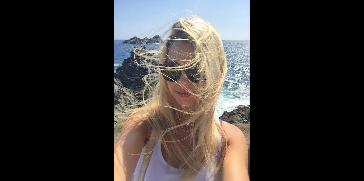 Photo : Marie Lopez, alias Enjoy Phoenix, pose lors de ses vacances en Corse, le 23 août 2015 ...