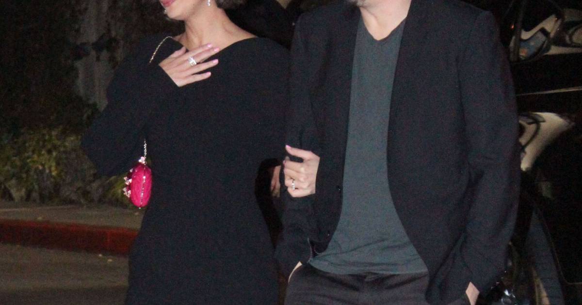 Morena Baccarin et Austin Chick - People a la sortie du Chateau Marmont ...