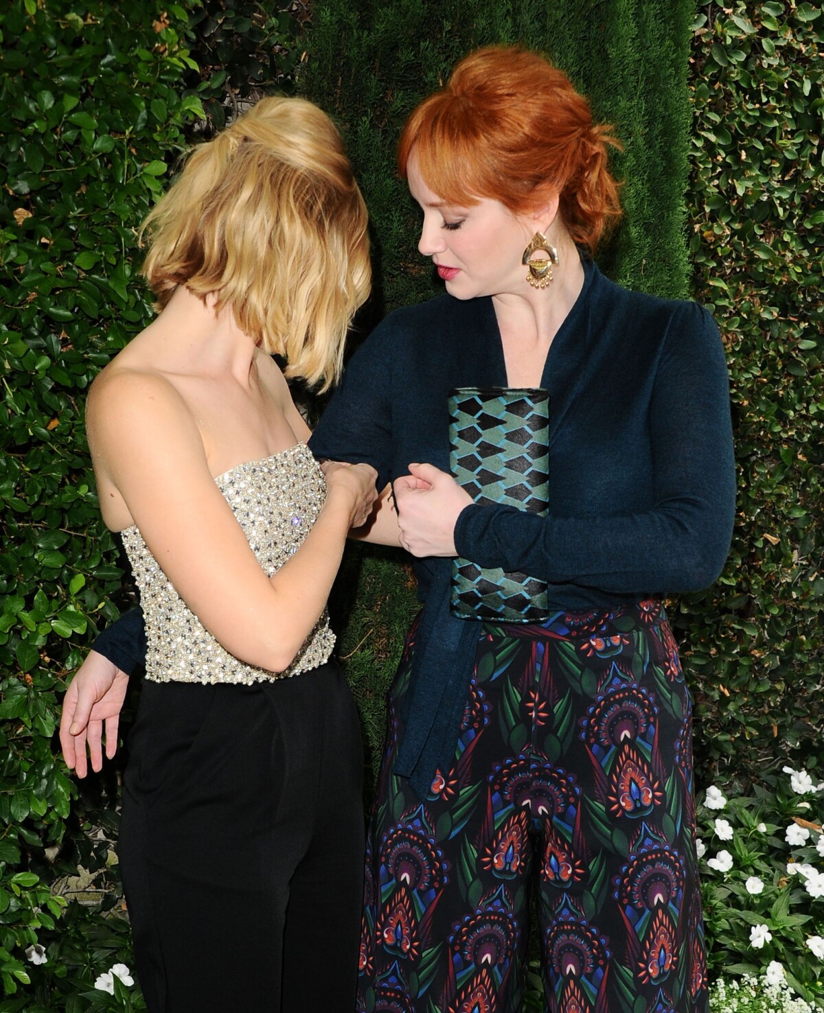 Photo : Beth Behrs et Christina Hendricks - Au brunch annuel de The ...