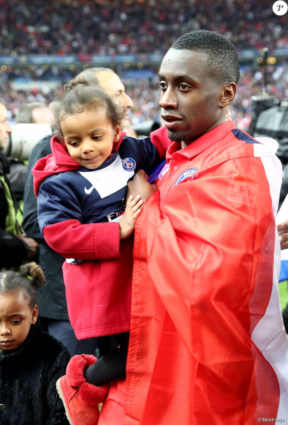 Blaise Matuidi et ses enfants après la victoir du PSG en finale de la ...
