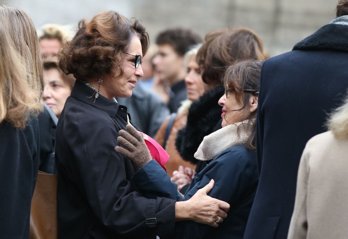 Photo : Lydie Zaks (Veuve de Daniel Gélin) et Chantal Lauby - Obsèques ...