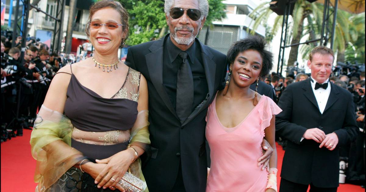 Morgan Freeman pose avec E'Dena Hines, la petite-fille de sa première ...