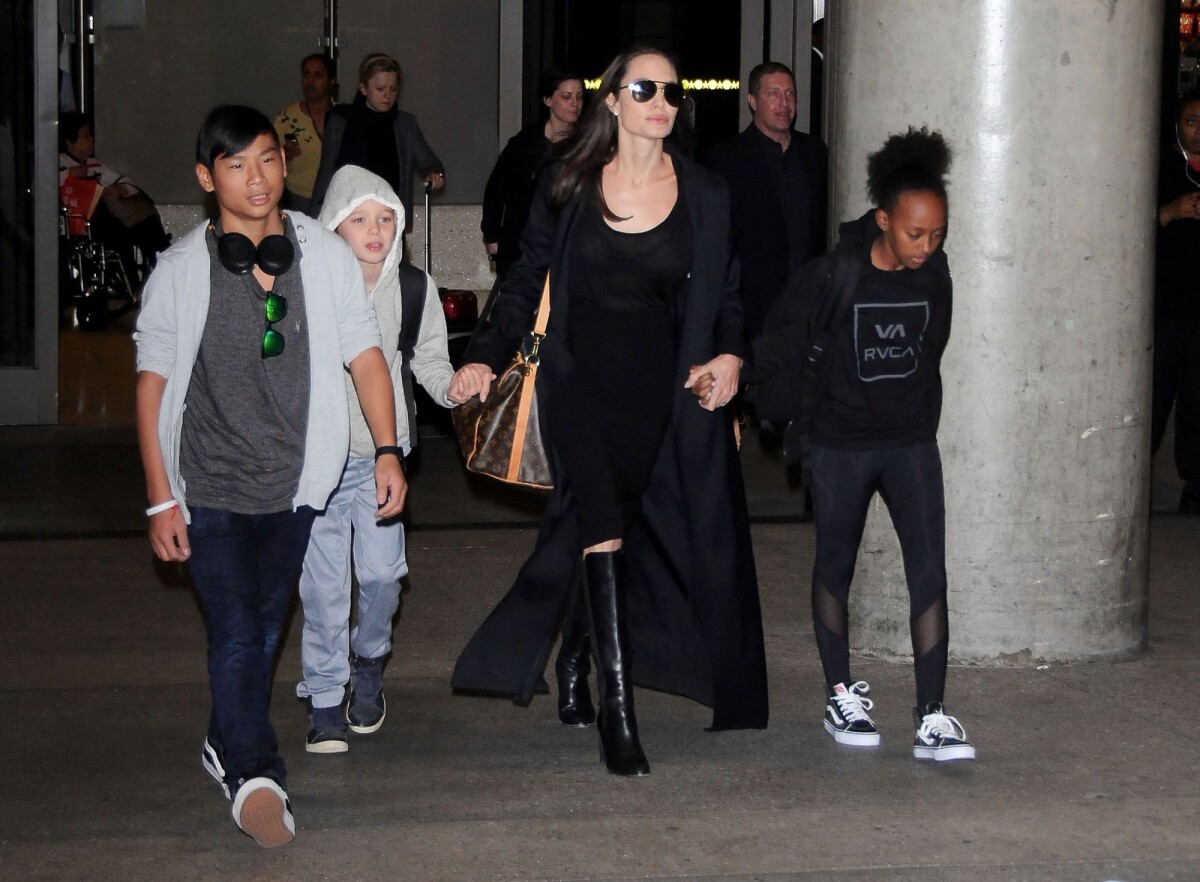 Photo Angelina Jolie Avec Ses Enfants Pax Shiloh Et Zahara à L