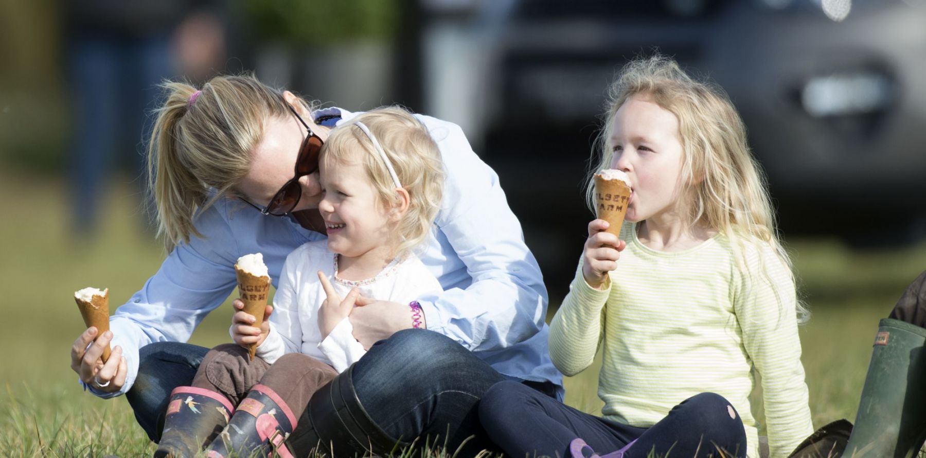 Savannah et Isla Phillips : Régalade de glaces pour les royales ...