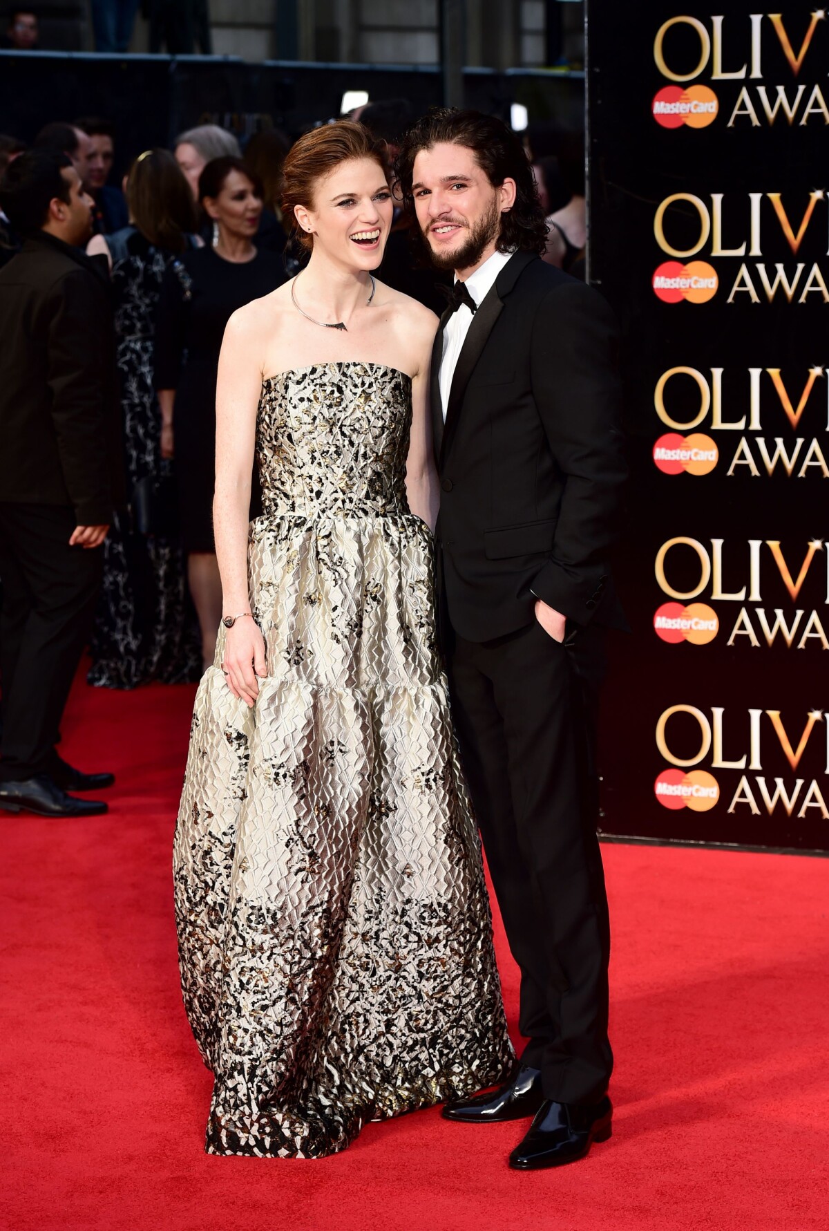 Photo : Rose Leslie et Kit Harington officialisent lors des Olivier ...