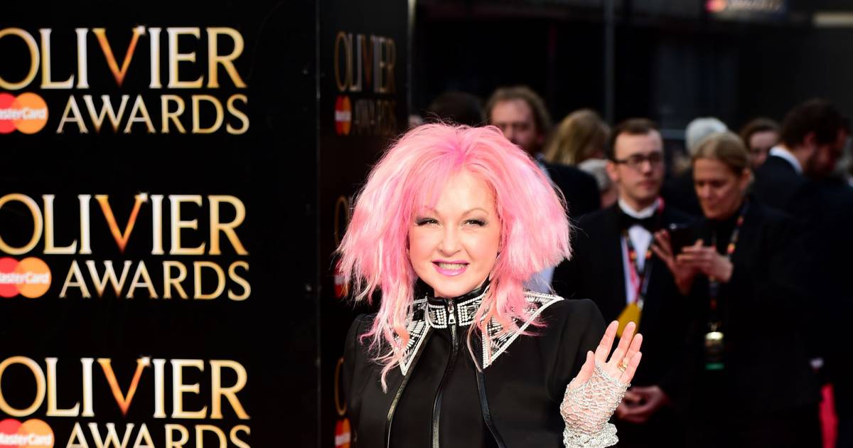 Cyndi Lauper lors des Olivier Awards 2016 au The Royal Opera House ...