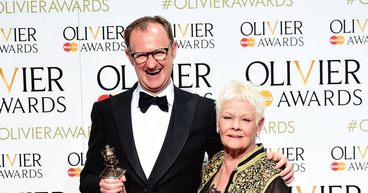 Mark Gatiss avec Dame Judi Dench lors des Olivier Awards 2016 au The ...