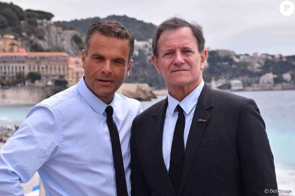 Steve Suissa, metteur en scène, et l'acteur Francis Huster sont sur la ...