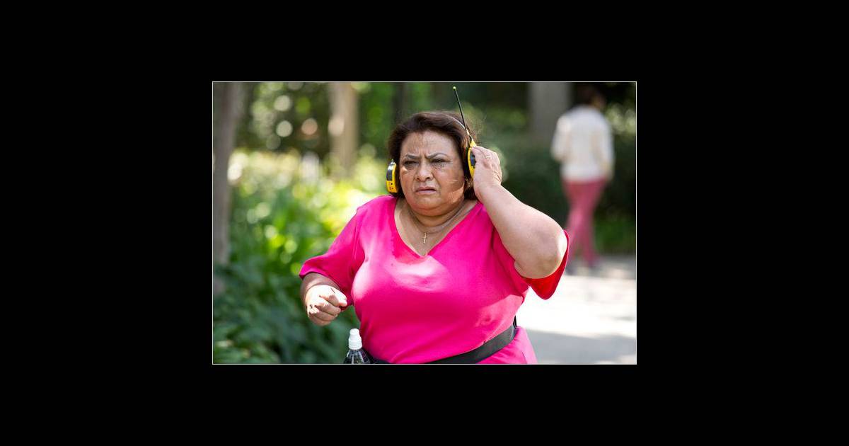 Tonita Castro dans Go On - Purepeople