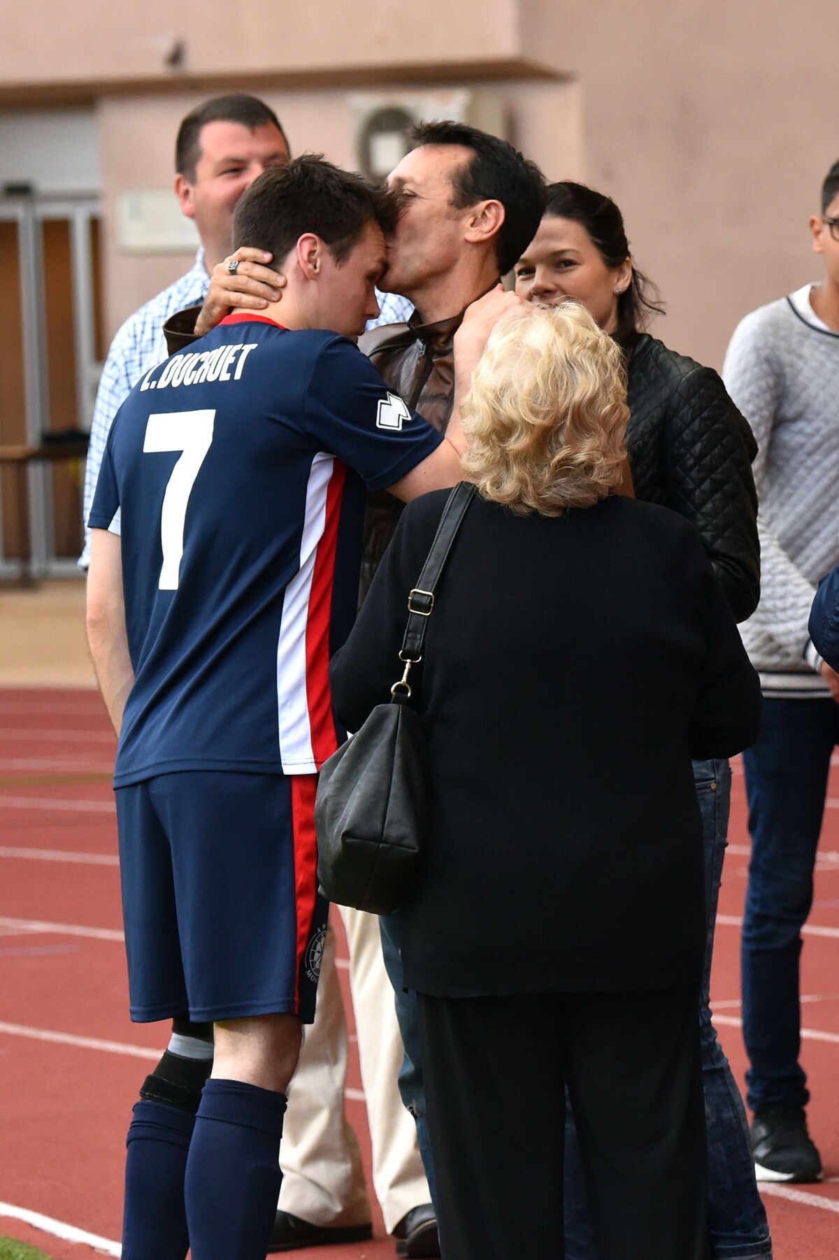 Photo : Daniel Ducruet, très fier, embrasse son fils Louis Ducruet, qu ...