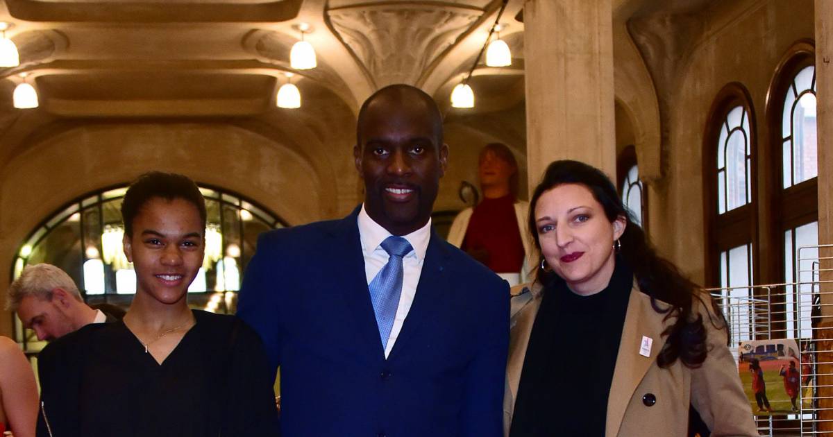 Exclusif - Pascal Gentil en famille - Célébrités lors du dîner ...