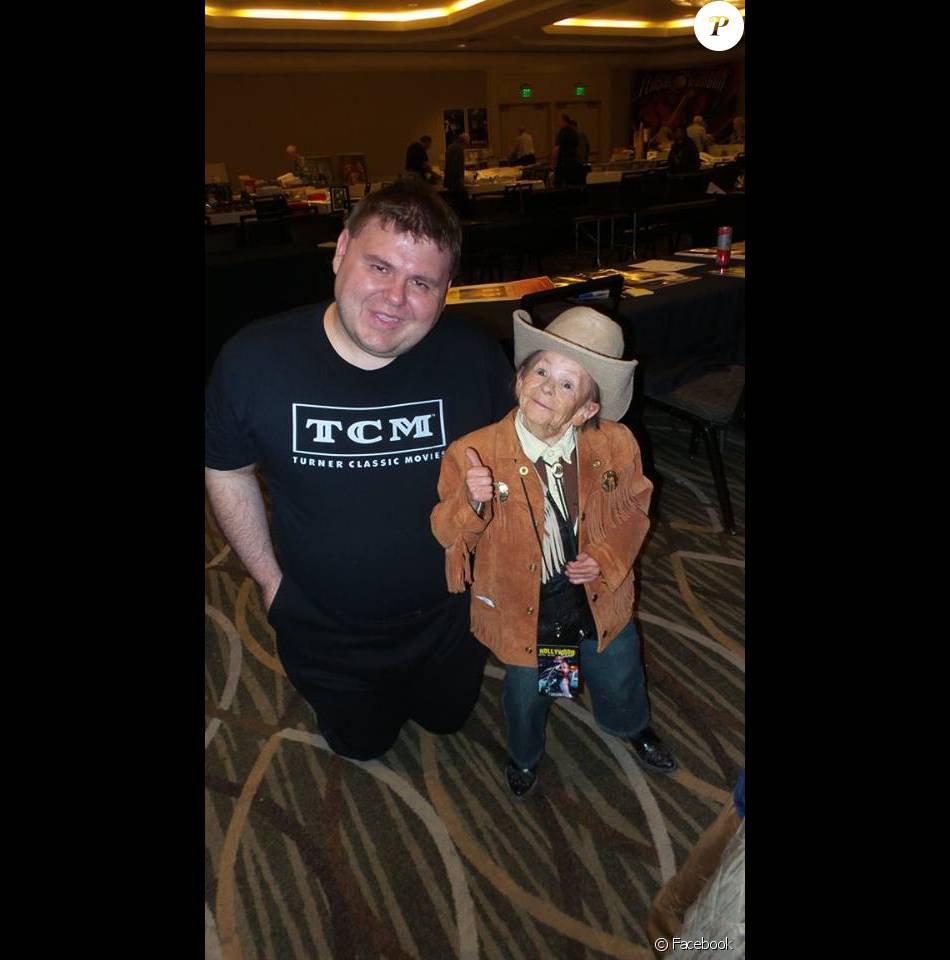 Michu Meszaros (à droite) pose avec un fan sur Facebook. Avril 2016 ...
