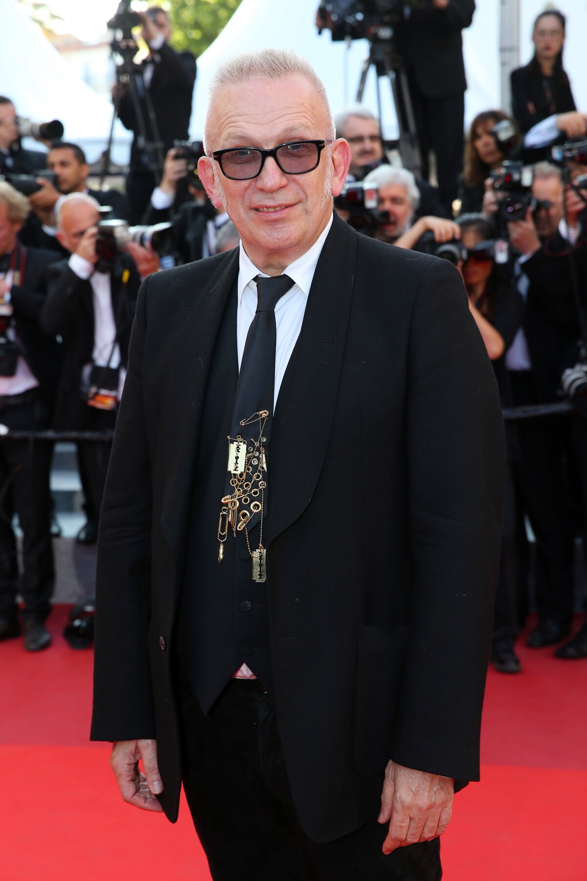Photo : Jean Paul Gaultier - Montée des marches du film "Julieta" lors ...