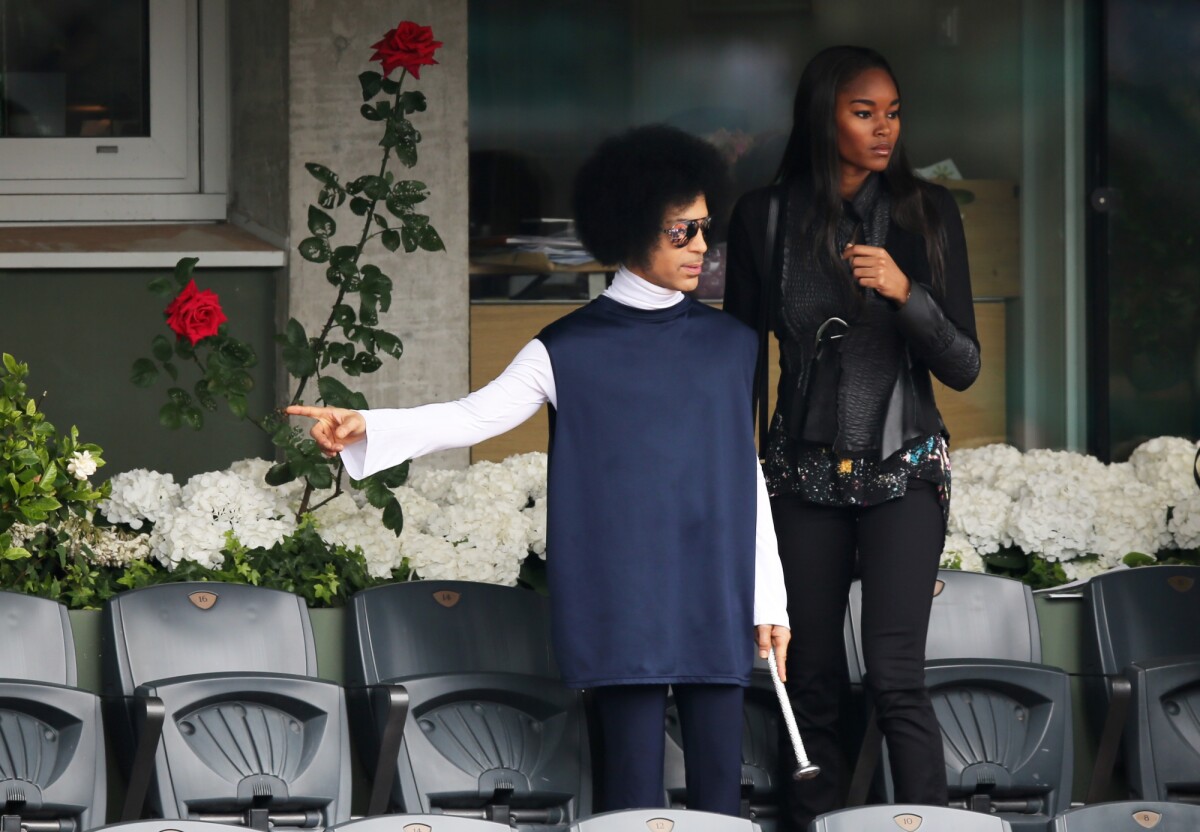 Photo : Le chanteur Prince et Damaris Lewis assistent au match entre ...