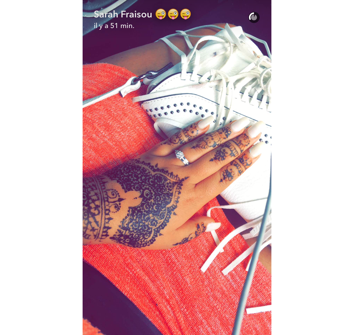 Photo : Sarah Fraisou (Les Anges 8) dévoile sa belle bague de ...