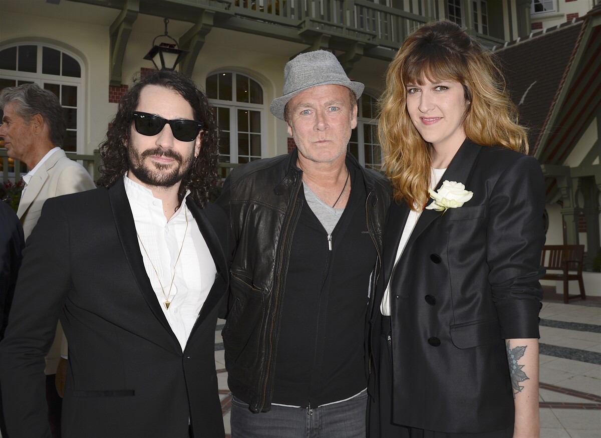 Photo : Gunther Love (Sylvain Quimène), Franck Dubosc et Daphné Bürki ...