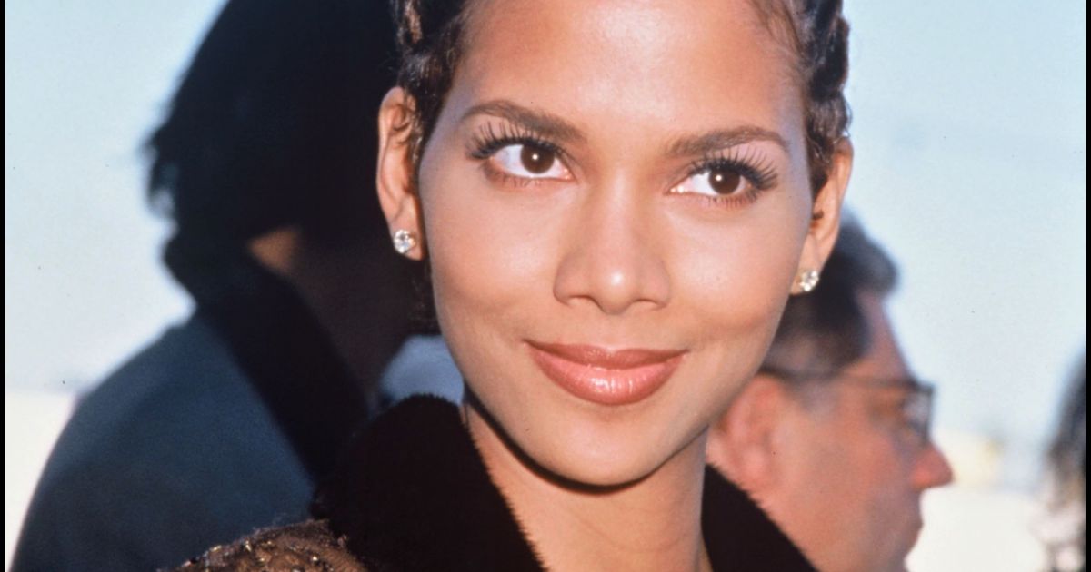 Halle Berry en 1998 lors de la soirée des Blockbuster Awards - Purepeople
