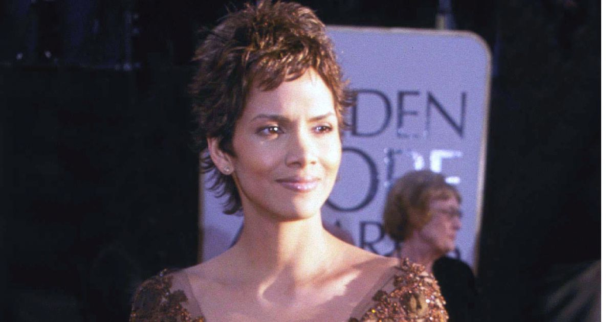 Halle Berry - Golden Globe Awards en 2002 - Purepeople