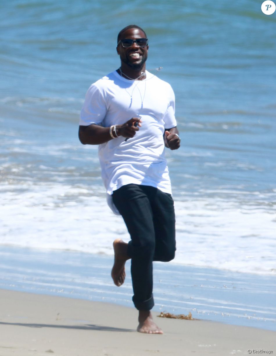 Exclusif - L'humoriste Kevin Hart se relaxe sur la plage avec sa ...