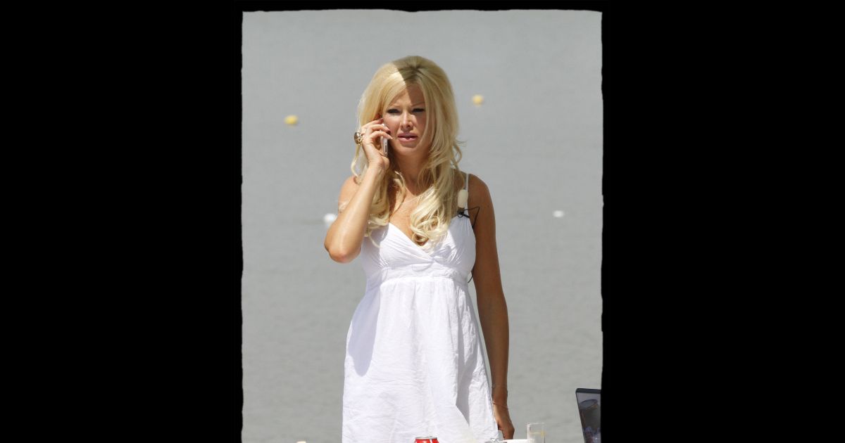 Angie en juin 2010 - Purepeople