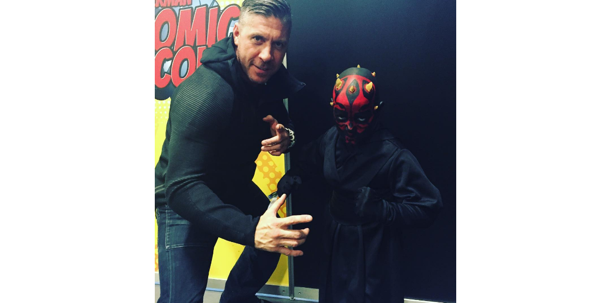 Photo : Ray Park lors du Super MegaFest Comic-Con. (photo postée le 15 ...