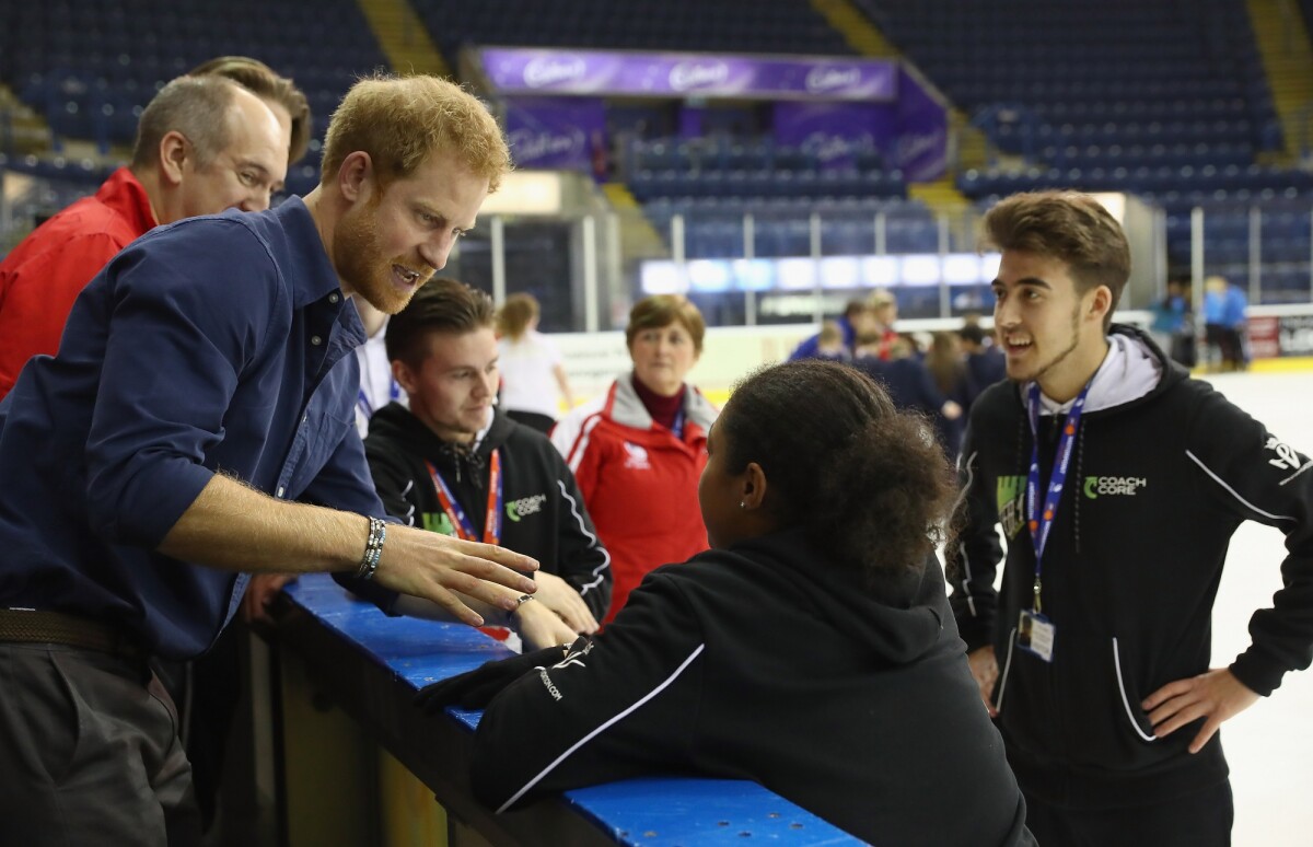 Photo : Le prince Harry visite Coach Core au Centre National Ice de ...