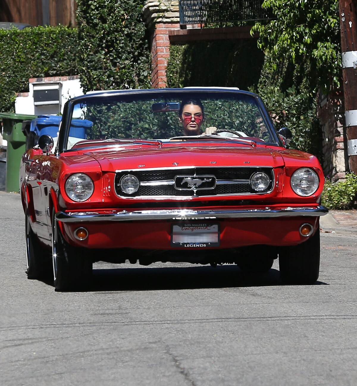 Photo : Kendall Jenner se promène à Los Angeles au volant d'une ...