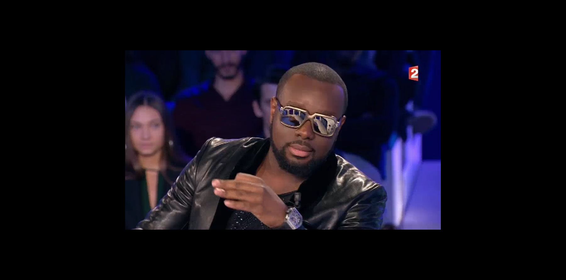 Maître Gims et ses lunettes: "Avant c'était pour faire stylé mais ...