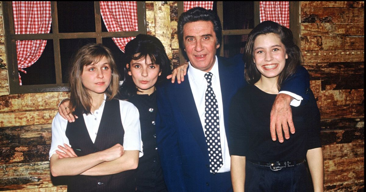 Gilmbert Bécaud et ses filles Anne, Jennifer et Emily, 1990 - Purepeople