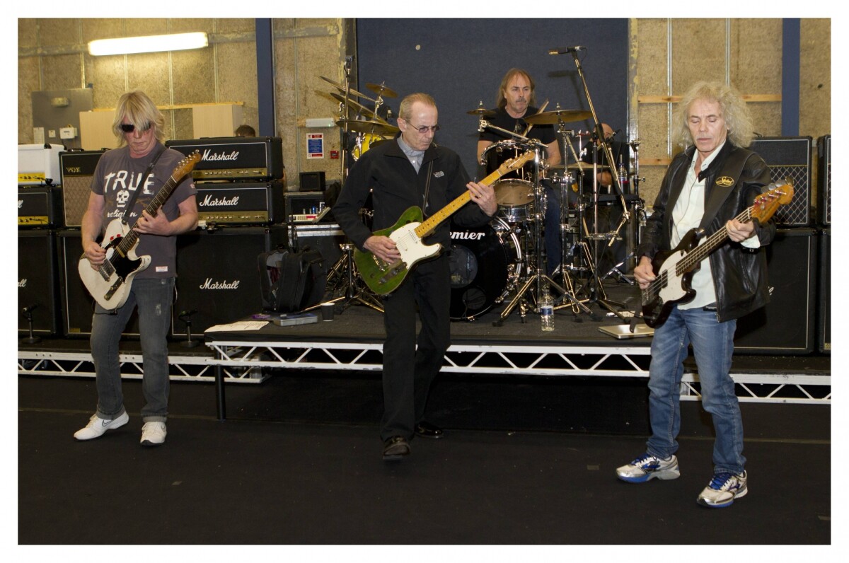 Photo : Rick Parfitt, John Coughlan, Francis Rossi et Alan Lancaster ...