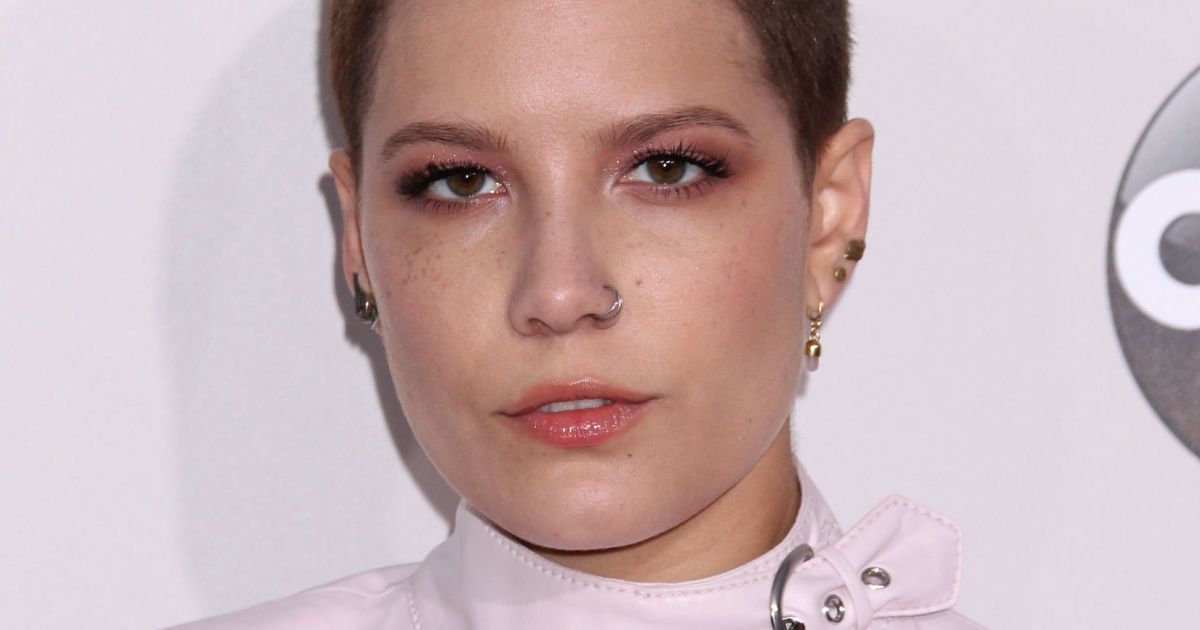 Halsey (Ashley Nicolette Frangipane) sur le tapis rouge du 2016 ...