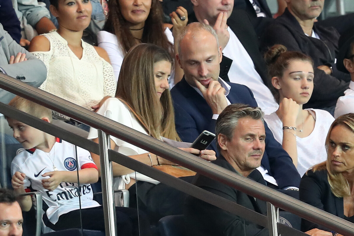 Photo : Thierry Omeyer en famille avec sa femme Laurence et leurs ...