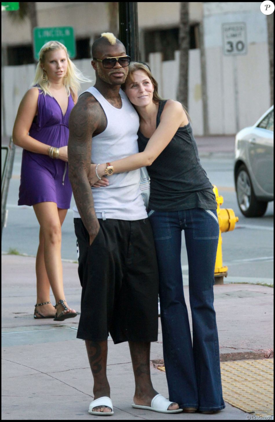 Exclusif - Djibril Cissé et sa femme Jude Littler à Miami le 11 juin ...
