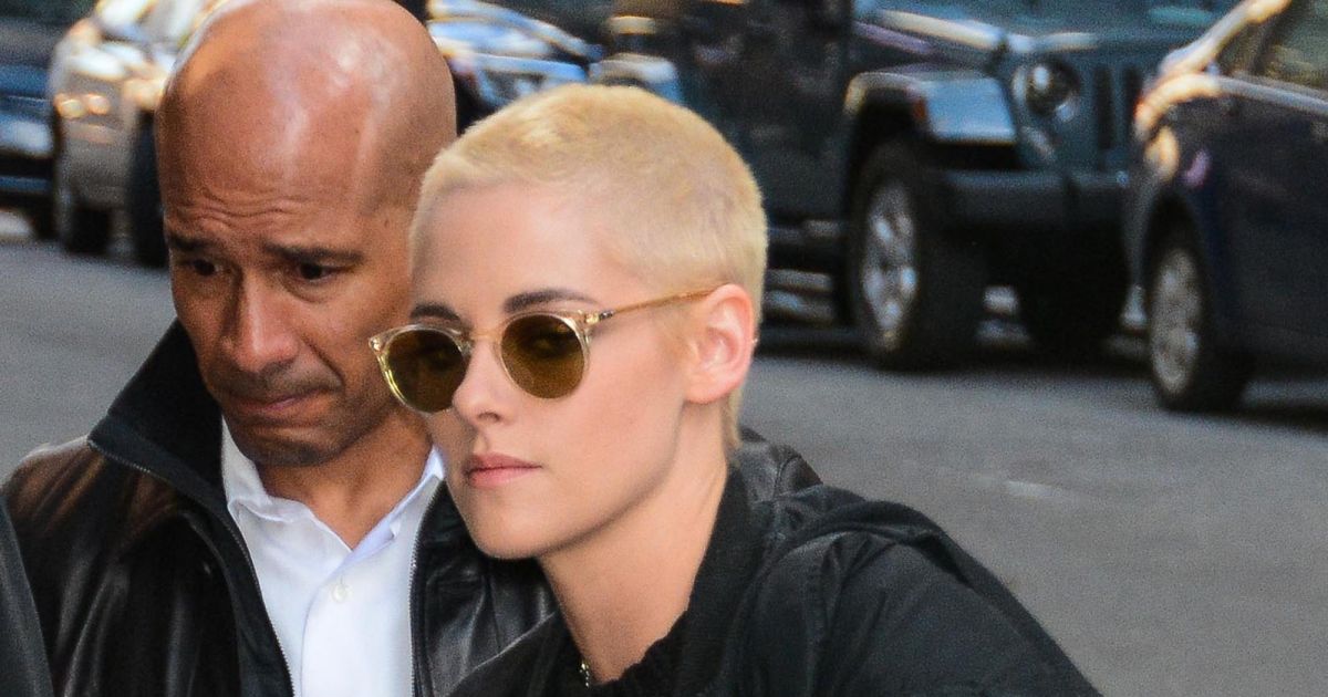 Kristen Stewart arrive au Late Show With Stephen Colbert à New York ... Kristen Stewart arrive au Late Show With Stephen Colbert à New York ...