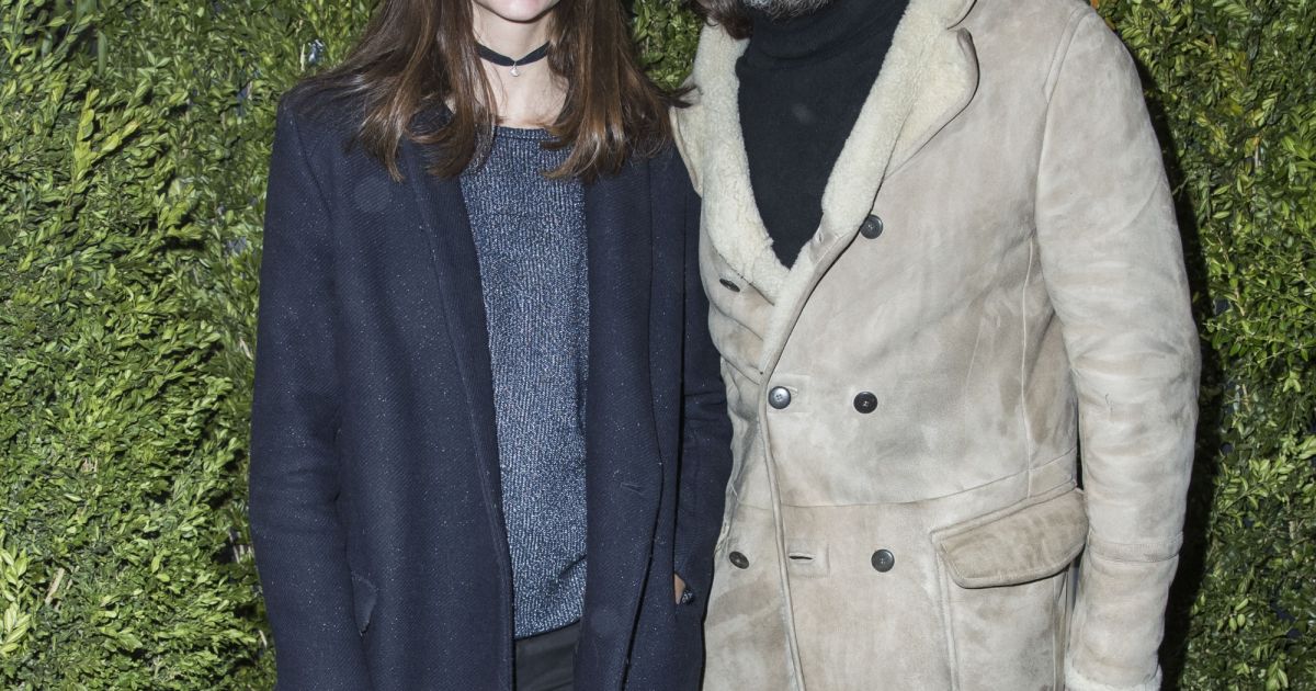 Frédéric Beigbeder et sa fille Chloé - People au défilé de mode ...