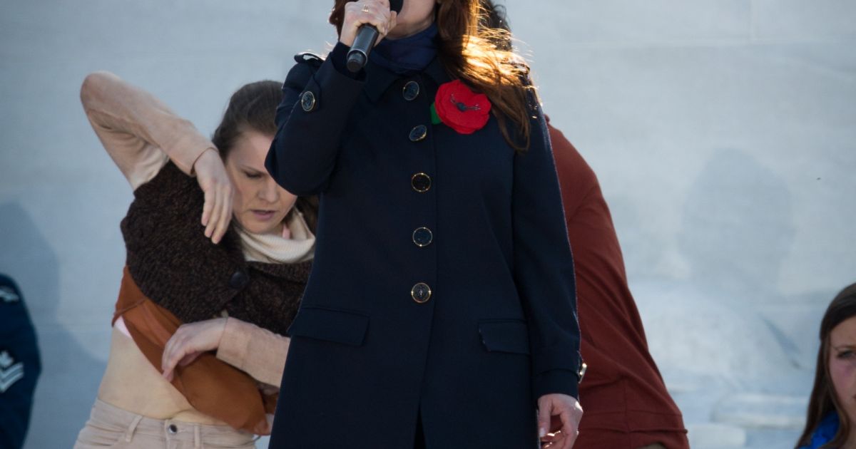 Isabelle Boulay lors des commémorations des 100 ans de la bataille de ...