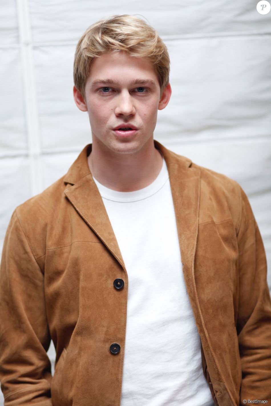 Joe Alwyn, en conférence de presse pour le film Billy Lynn's Long ...