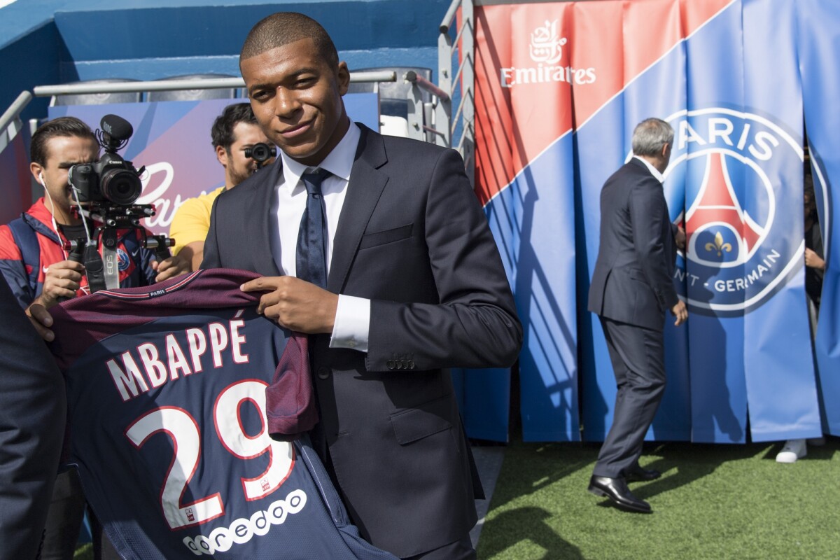 Photo : Kylian Mbappé lors de sa présentation officielle au PSG (Paris ...