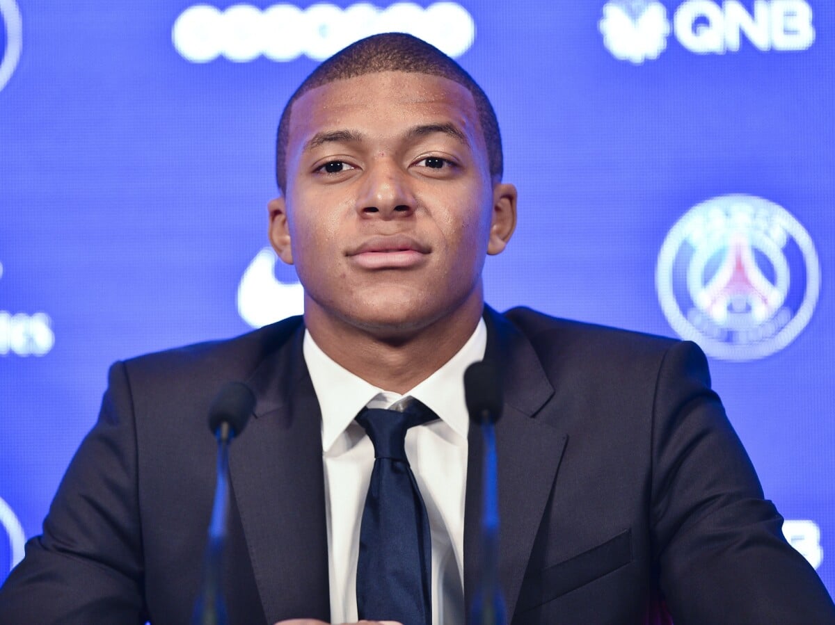 Photo : Présentation officielle de Kylian Mbappé au Parc des Princes ...