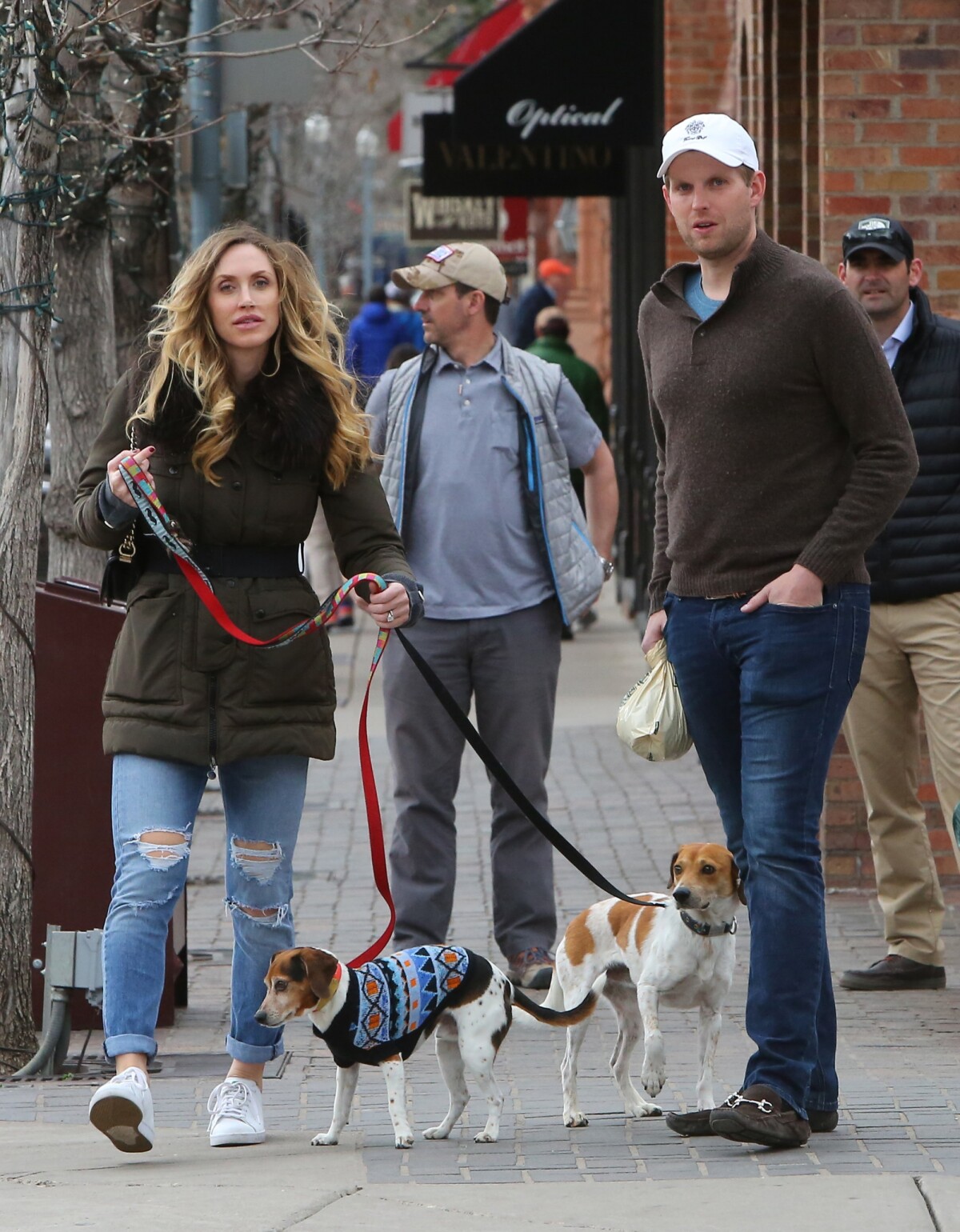 Photo : Eric Trump et sa femme Lara Trump enceinte se baladent avec ...