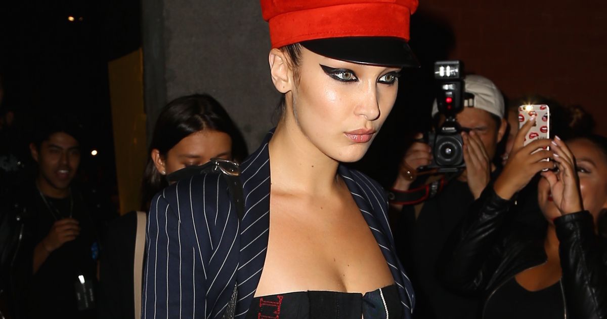 Bella Hadid arrive au défilé Marc Jacobs lors de la Fashion Week à New York, le 13 septembre ...