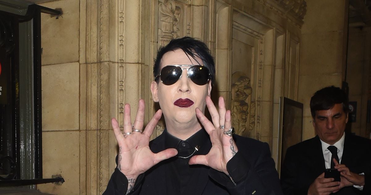 Marilyn Manson à la sortie des Fashion Awards 2016 à Londres, Royaume ...