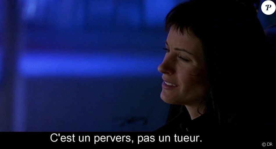 Courteney Cox dans Scream 3, sorti en 2000. Son personnage, Gale ...