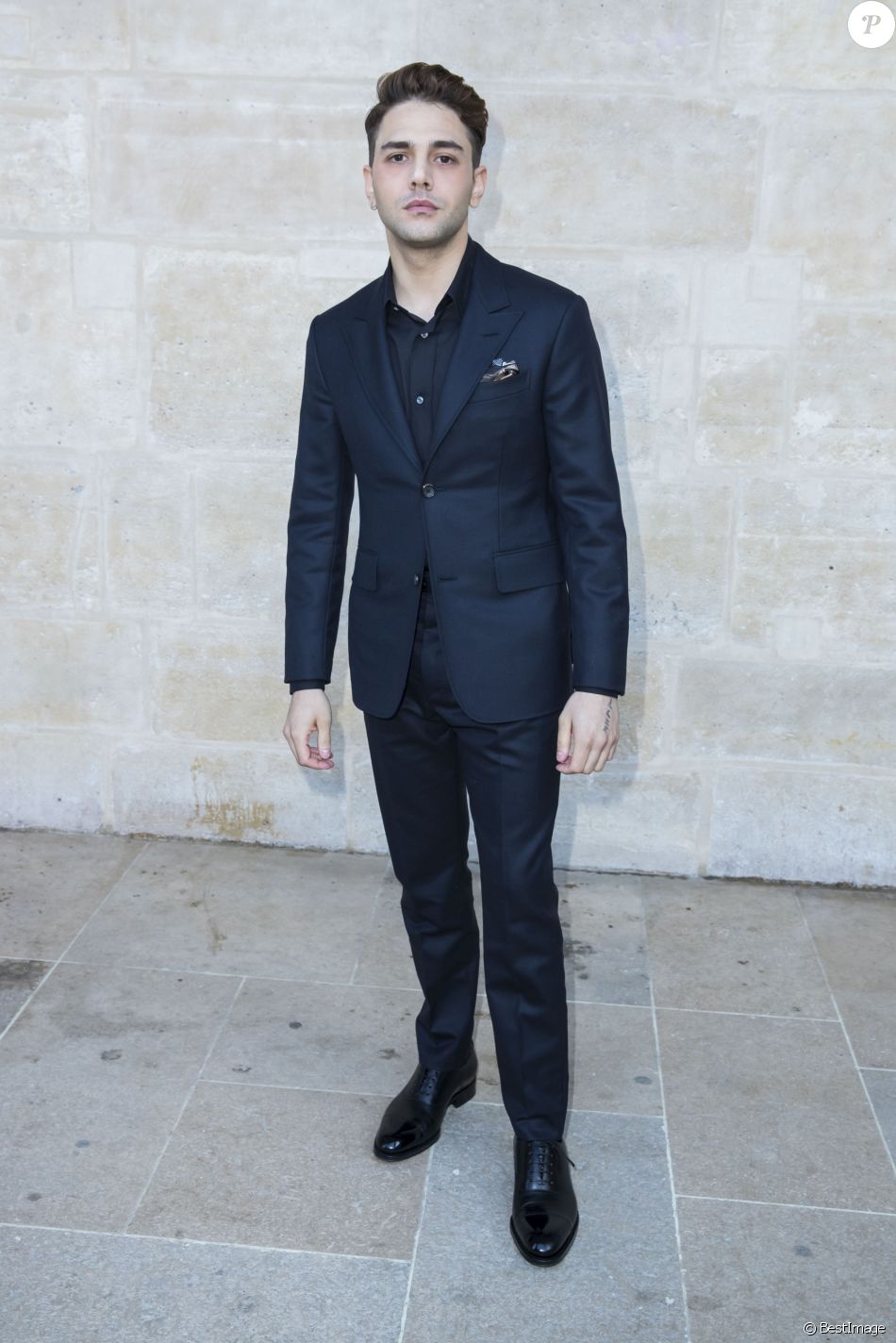 Xavier Dolan au photocall du défilé de mode Louis Vuitton homme ...