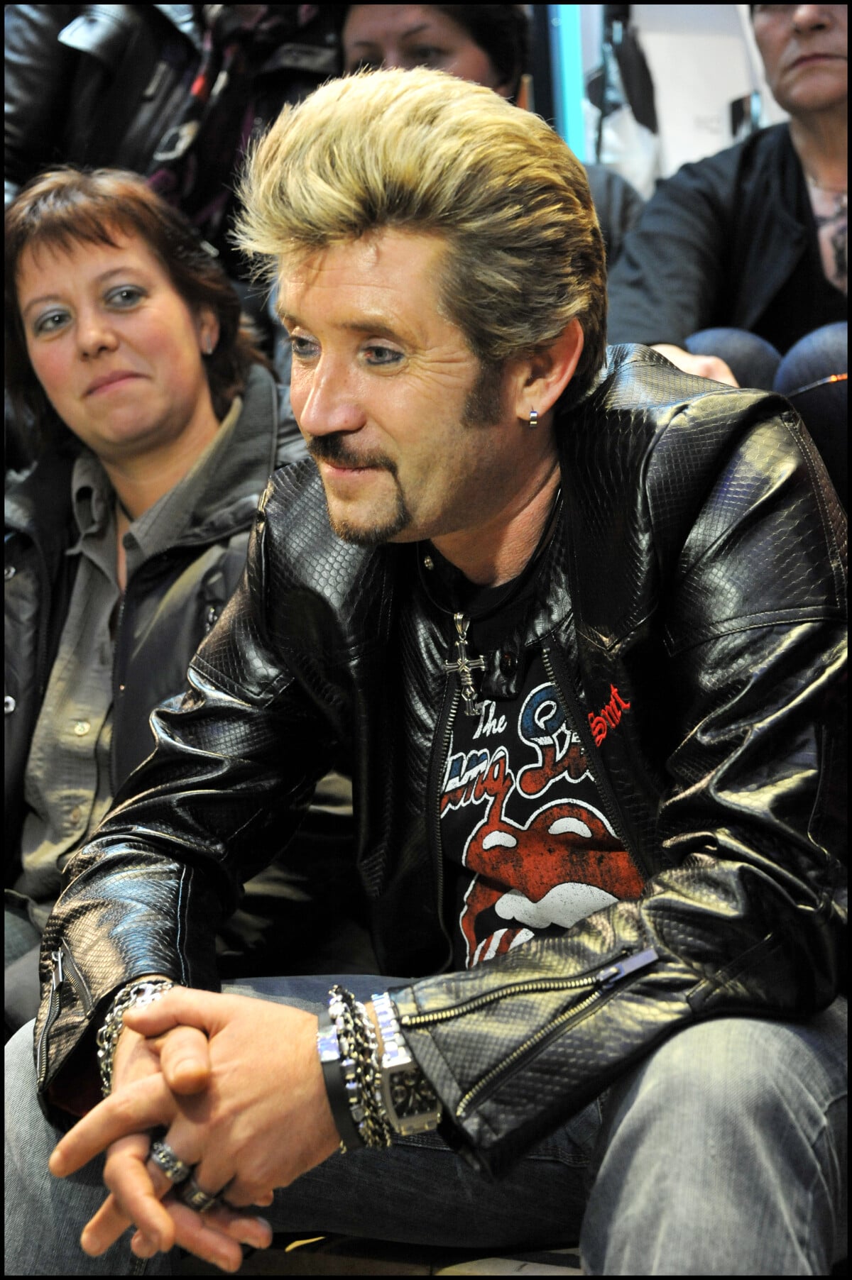 Photo : les sosies - Johnny Hallyday au Virgin Megastore Champs Elysees ...