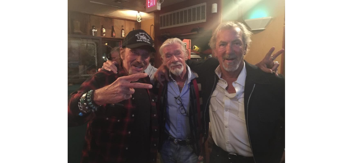 Photo : Johnny Hallyday et sa bande en plein road trip à travers les ...