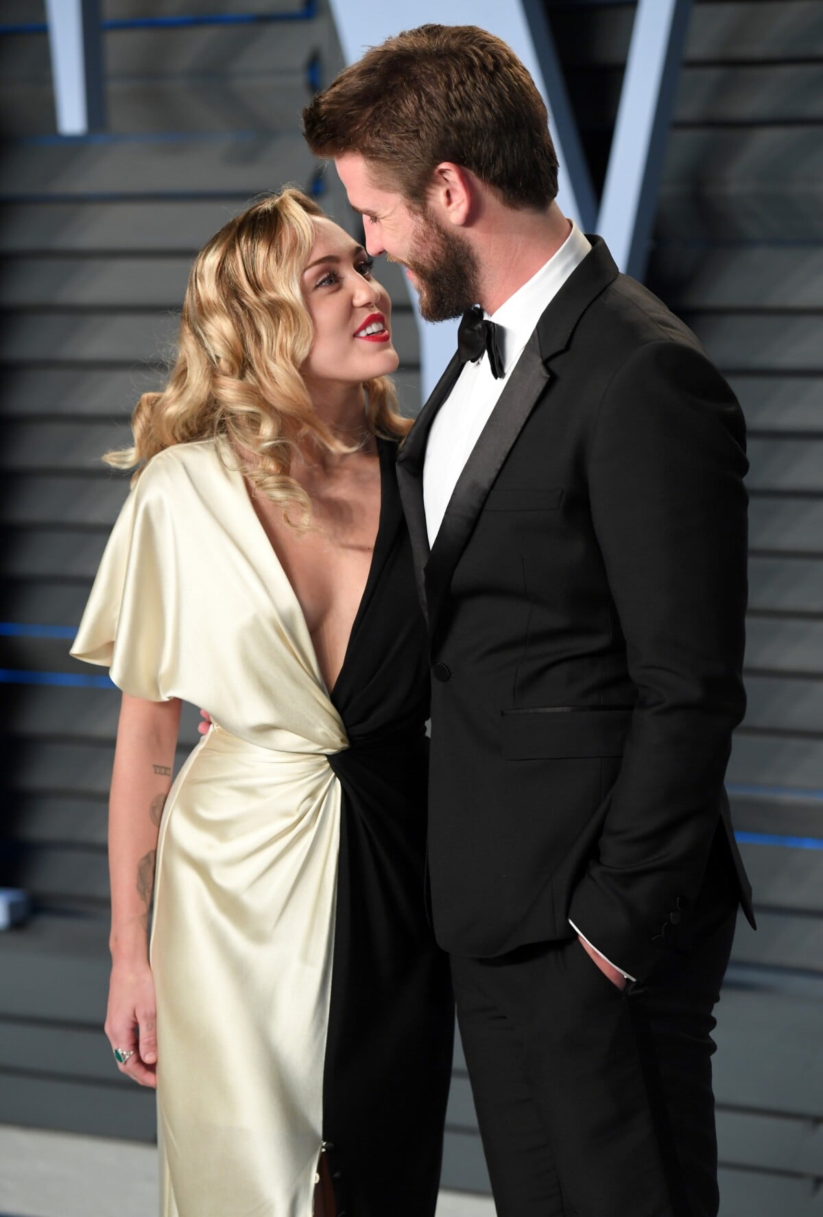 Photo : Miley Cyrus et Liam Hemsworth - People à la soirée Vanity Fair ...