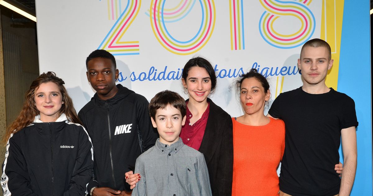 Equipe de la série les bracelets rouges : Esther Valding, Azize Diabaté ...