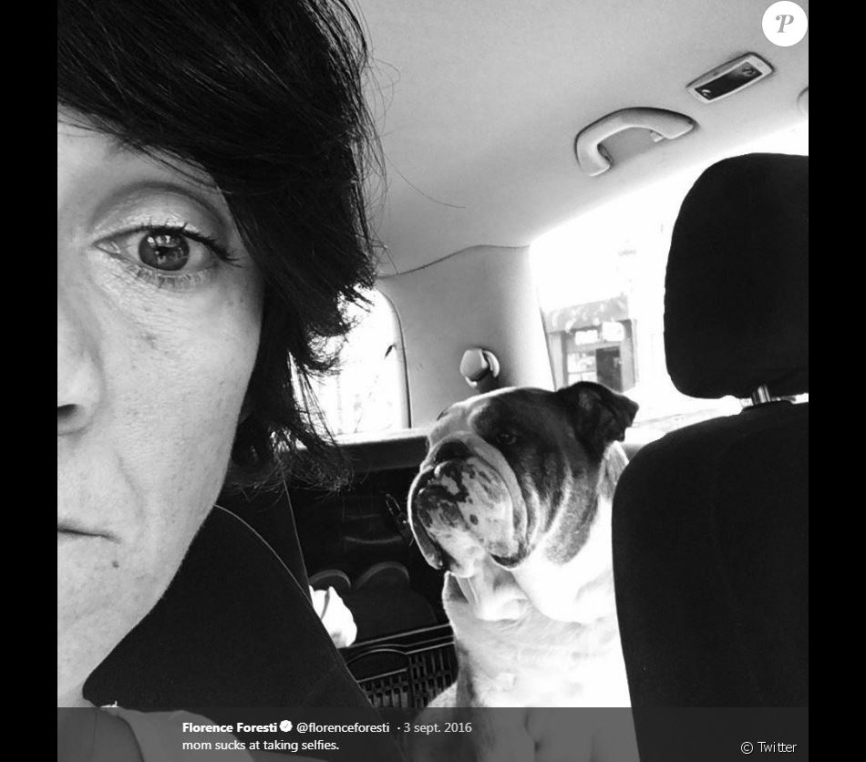Florence Foresti avec son bulldog Bernie sur Twitter le 3 septembre ...